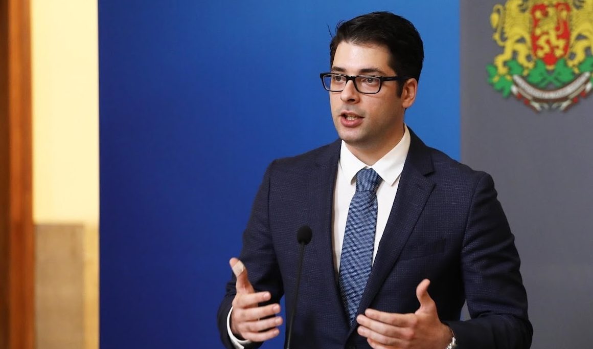 Economist Atanas Pekanov sworn in as interim Deputy Prime Minister of ...
